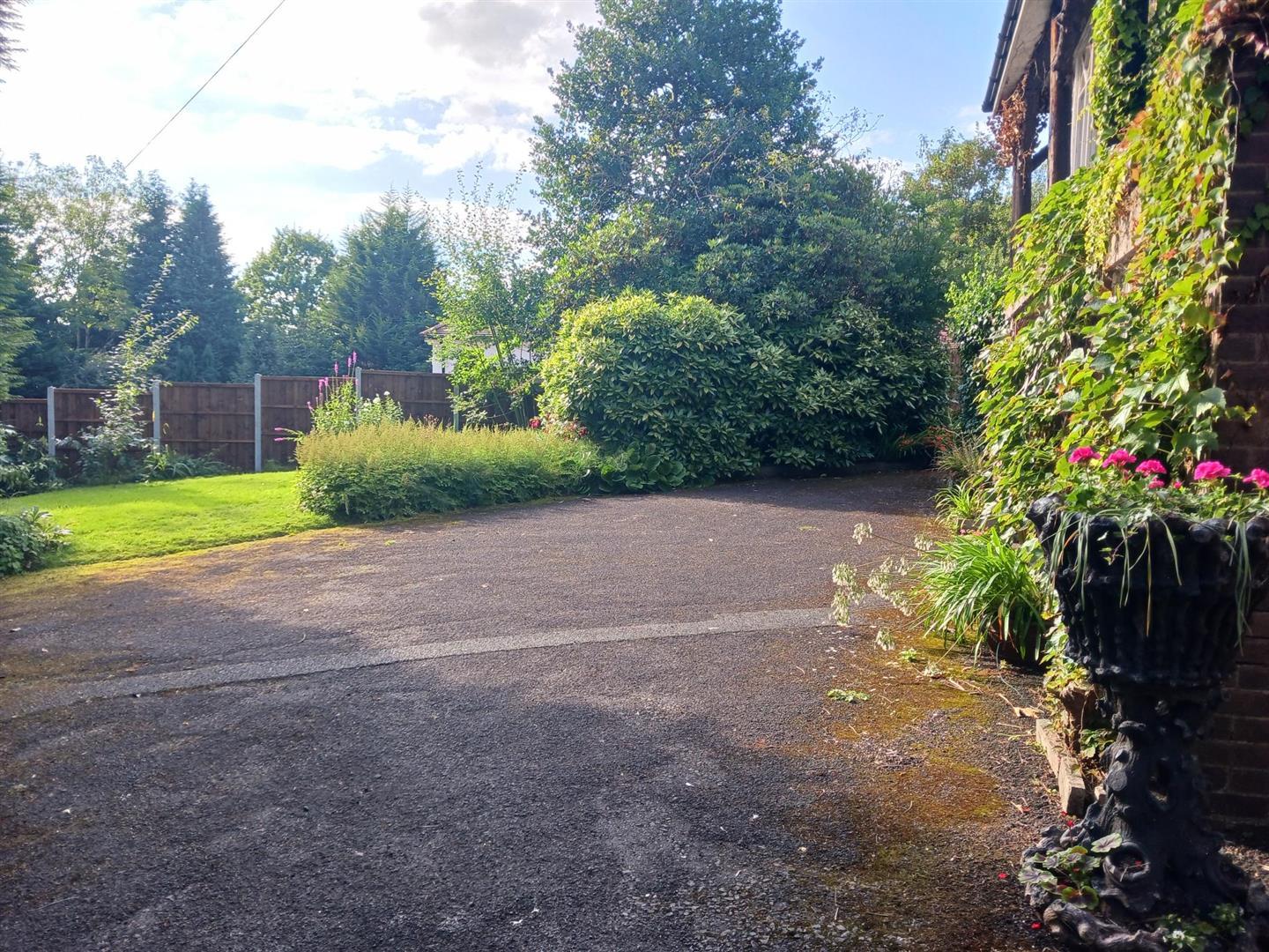 Properties for sale in Alkrington