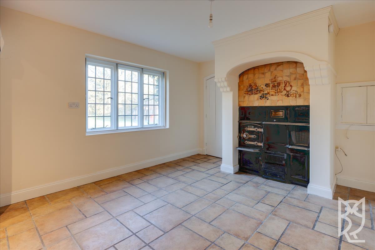 4 bedroom detached house for sale in Kennett Road, Newmarket, IP28 ...