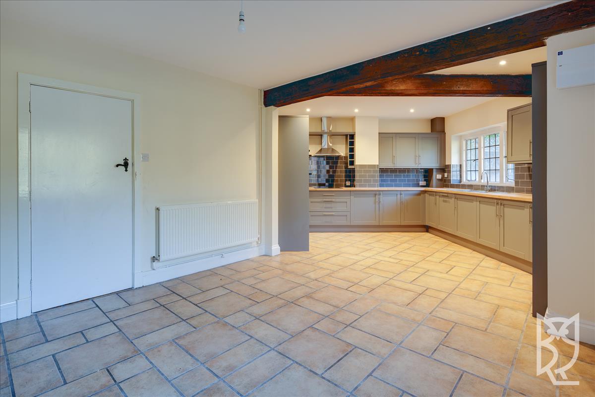 4 bedroom detached house for sale in Kennett Road, Newmarket, IP28 ...