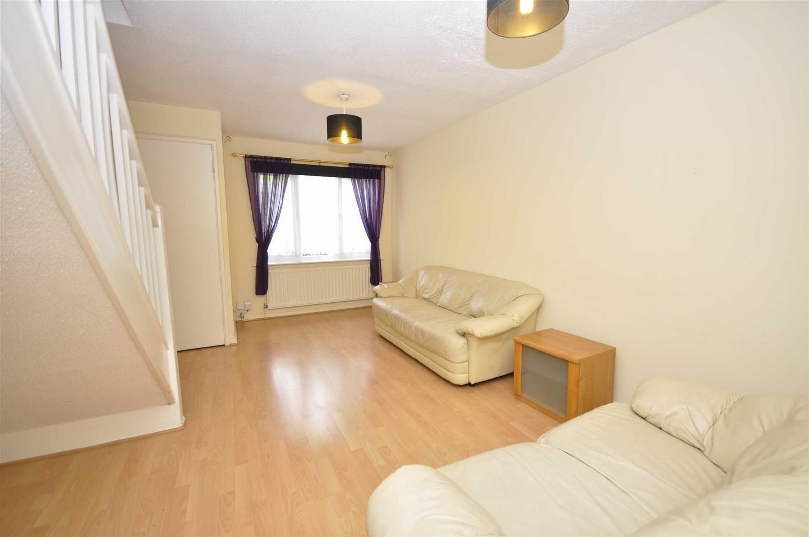 2 Bedroom Mid Terraced House To Let In Hogarth Crescent Colliers Wood