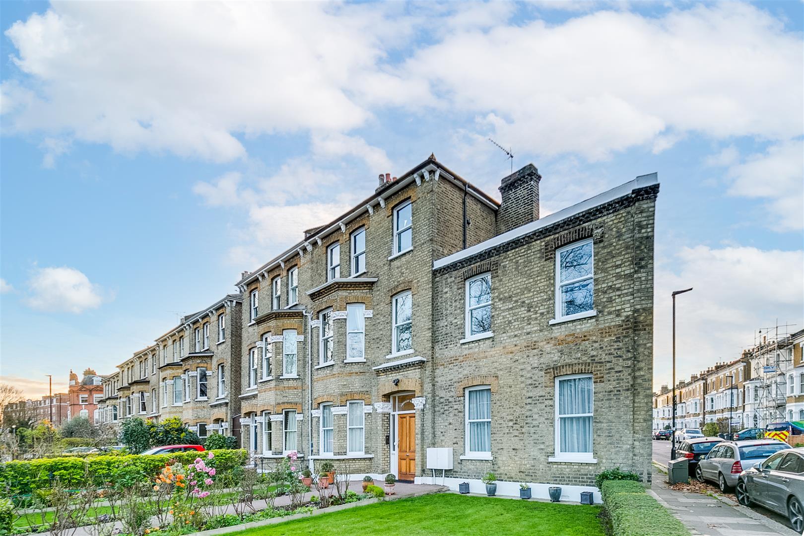 2 bedroom flat for sale in Sutton Lane North, London, W4 | Whitman and Co