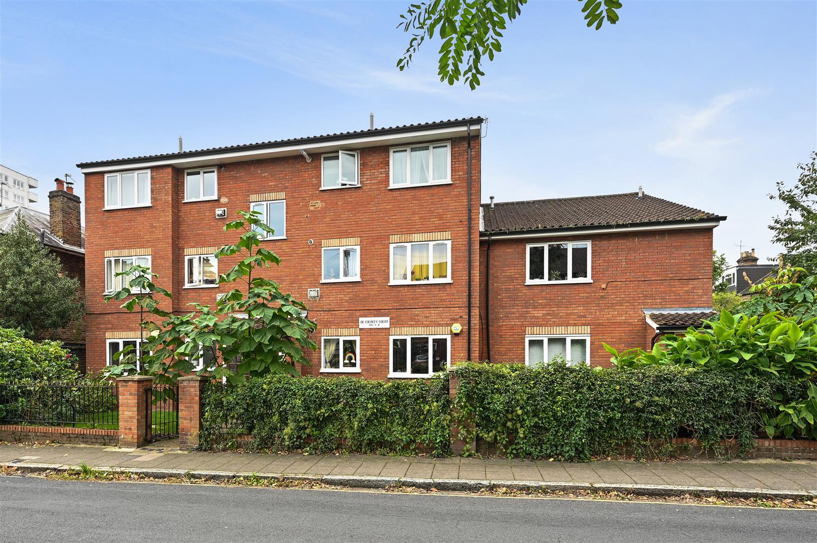 2 bedroom flat for sale in 117 Avenue Road, Acton, London, W3 | Aston Rowe