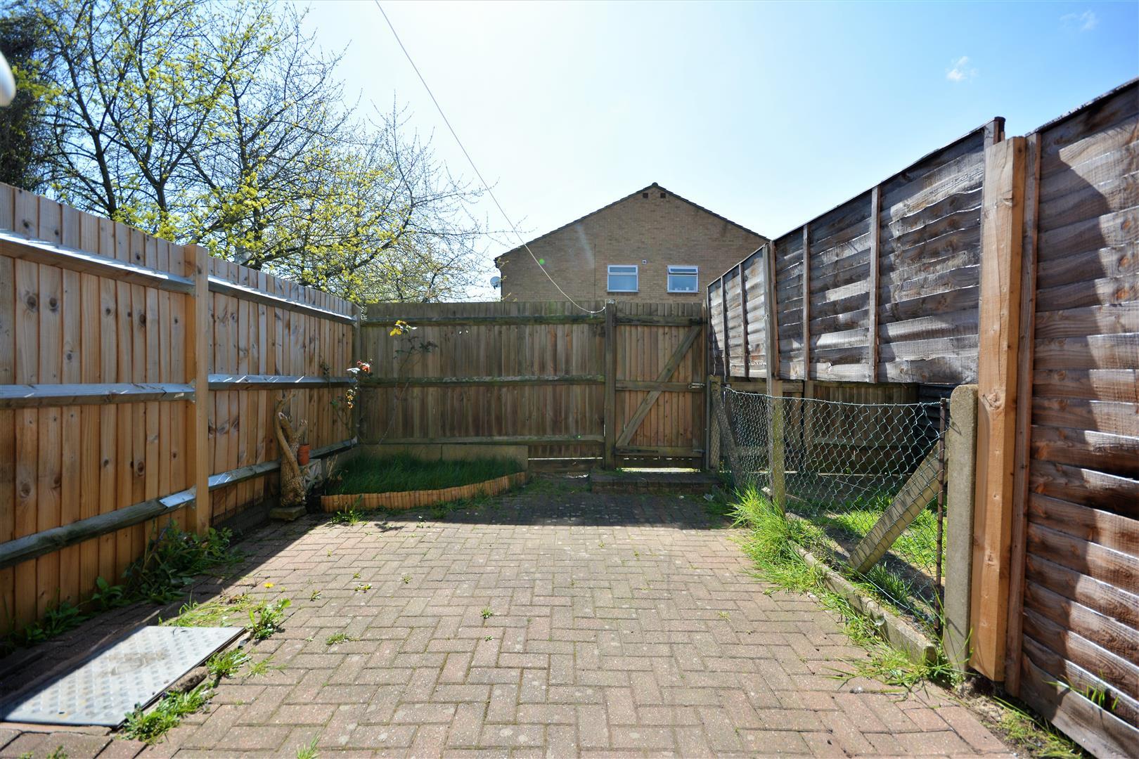 2 Bedroom Mid Terraced House To Let In Hogarth Crescent Colliers Wood