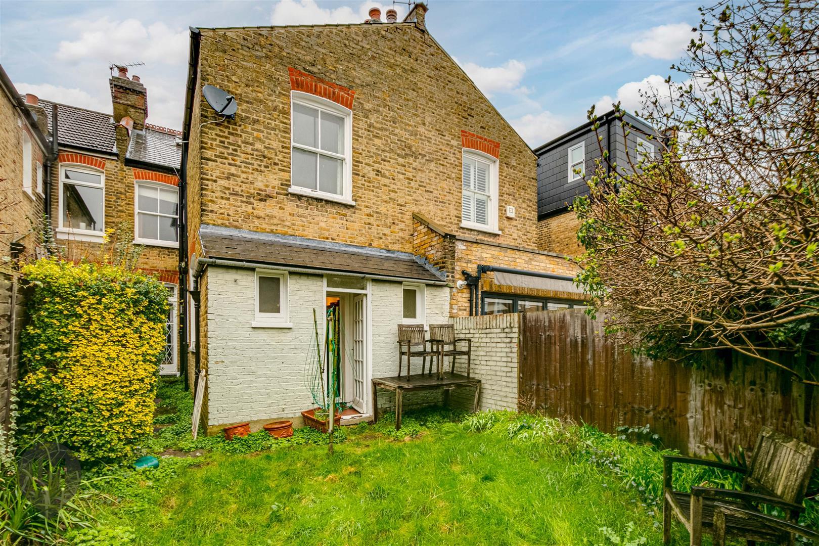 4 Bedroom House For Sale In Revelstoke Road London Sw18 Loney Miller