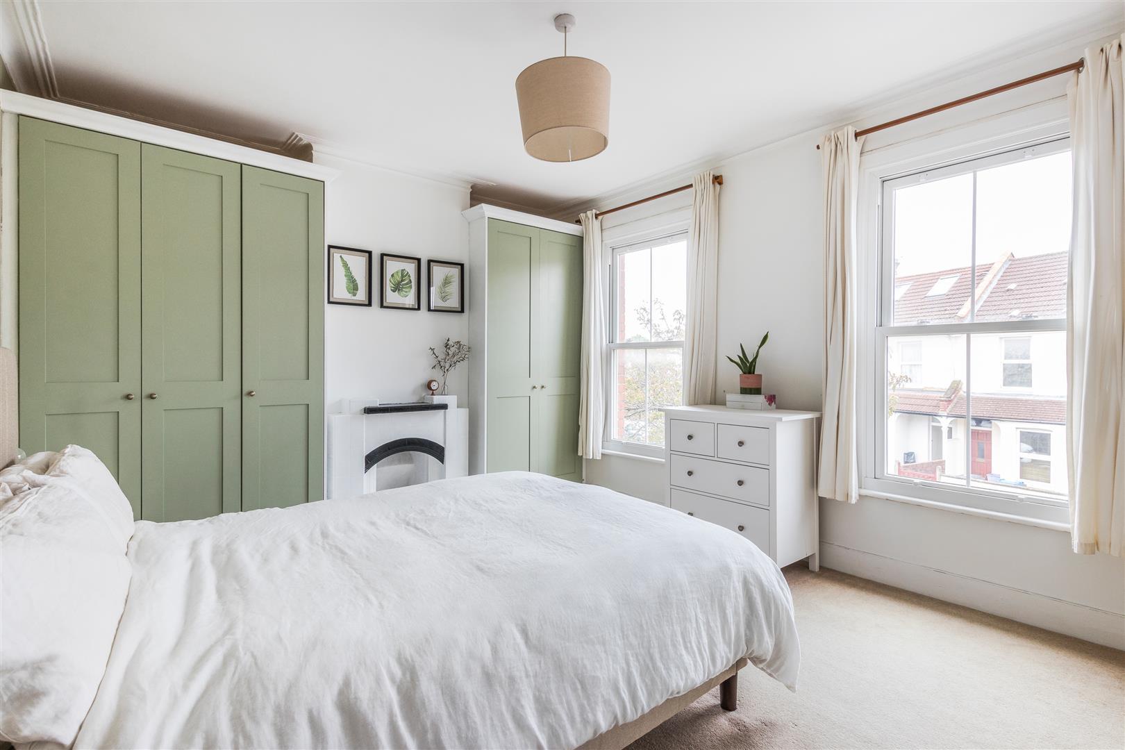 3 Bedroom House For Sale In Devonshire Road Colliers Wood Sw19