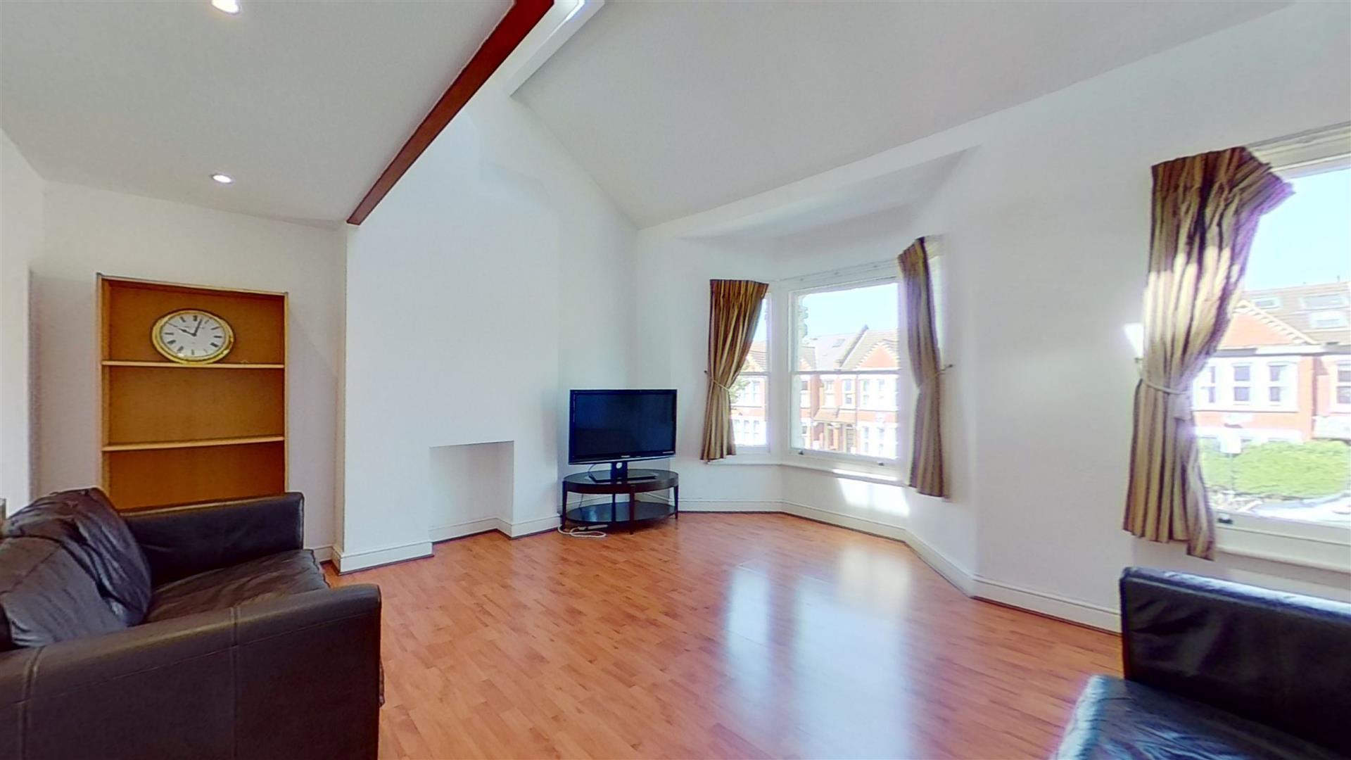 3 bedroom flat to let in Earlsfield Road, London, SW18 | Maalems