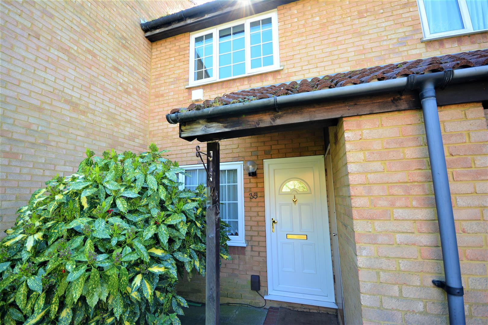 2 Bedroom Mid Terraced House To Let In Hogarth Crescent Colliers Wood