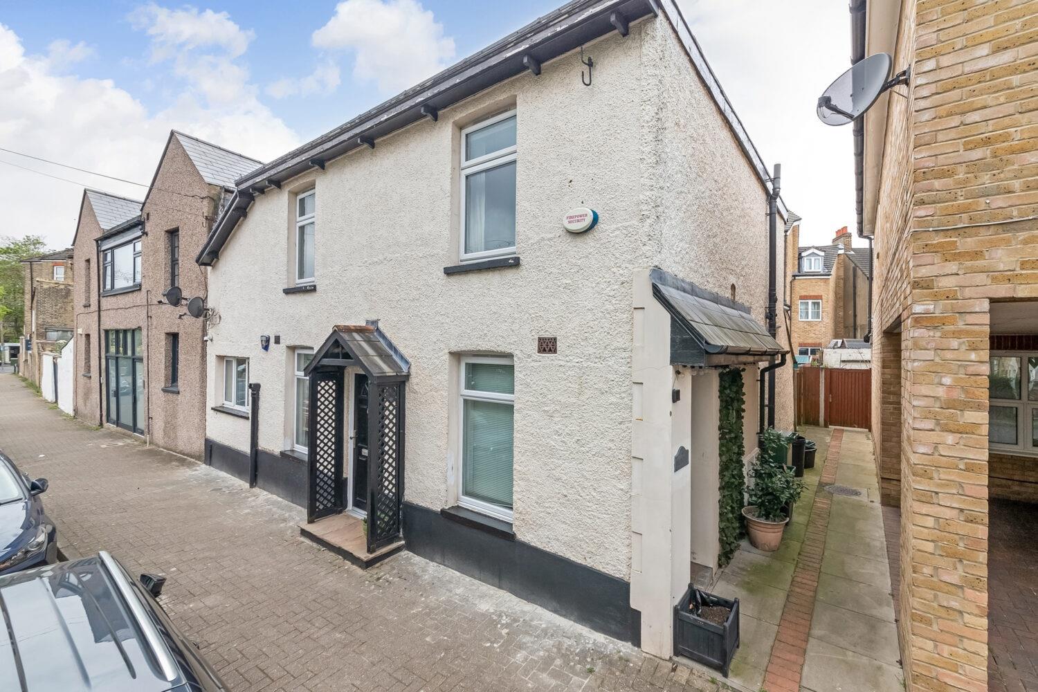 2 bedroom apartment for sale in Hardings Lane, Penge, SE20 | Pedder