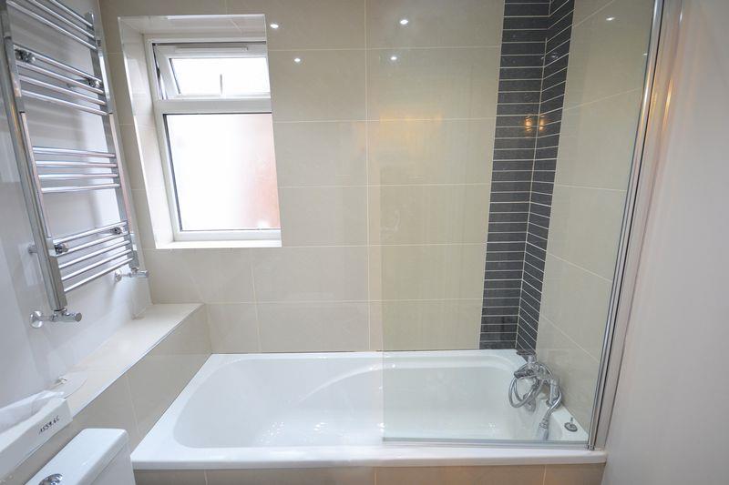 3 bedroom flat for sale in Cavendish Road, Balham, SW12 | Patrick Henry