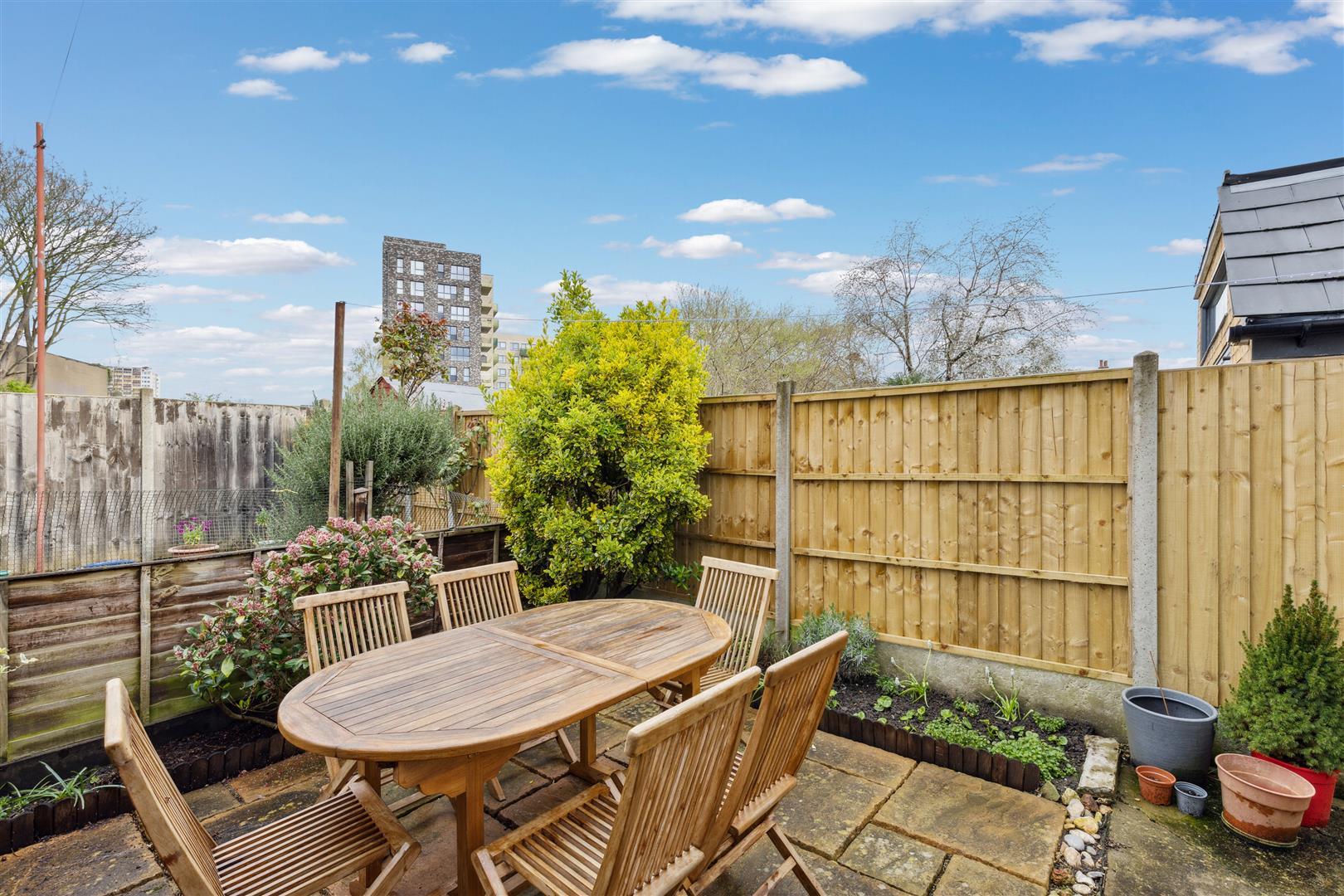 2 bedroom flat for sale in Weston Road, London, W4 | Whitman and Co