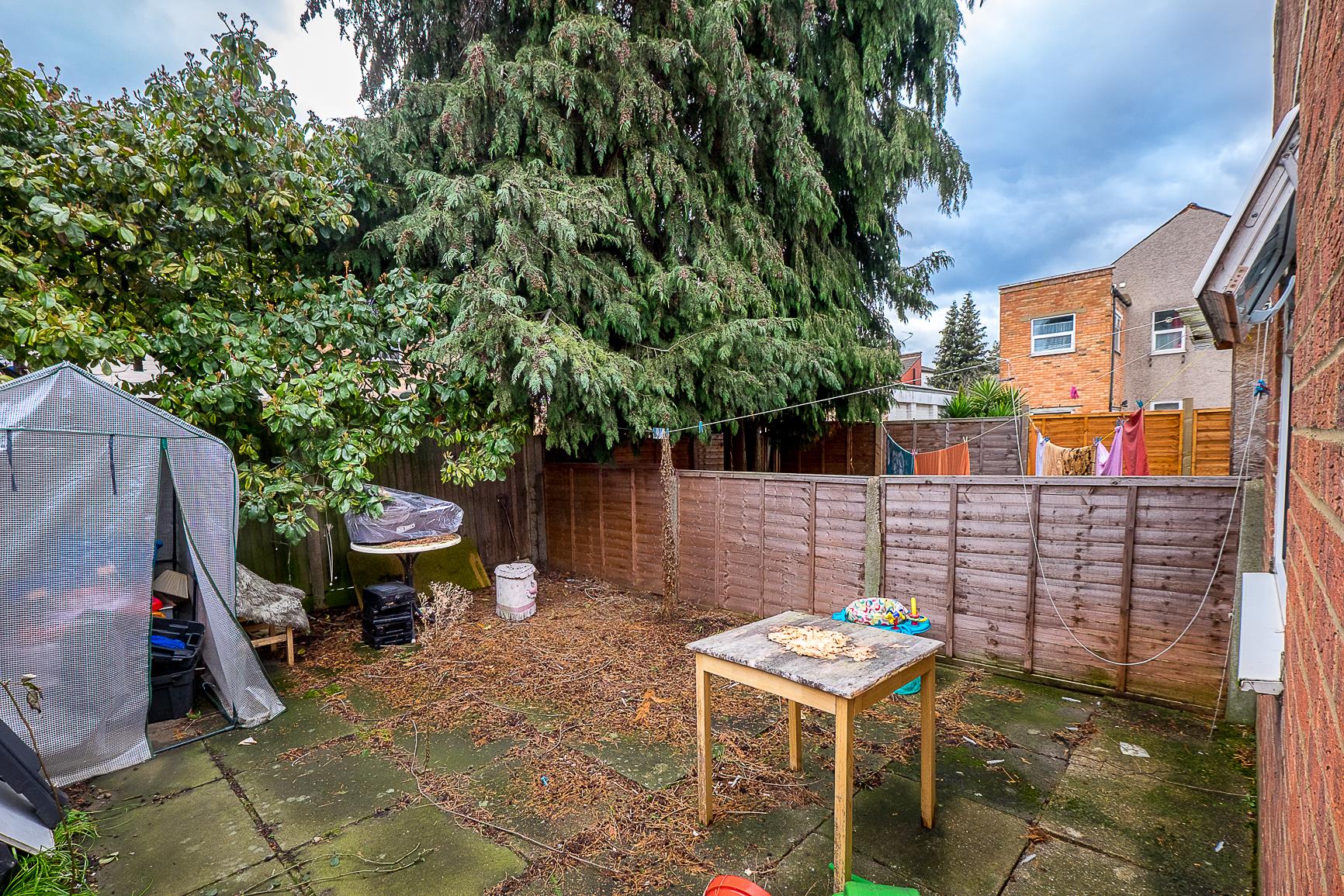 2 bedroom flat to let in Chapter Road, London, NW2 | Homeview Estates