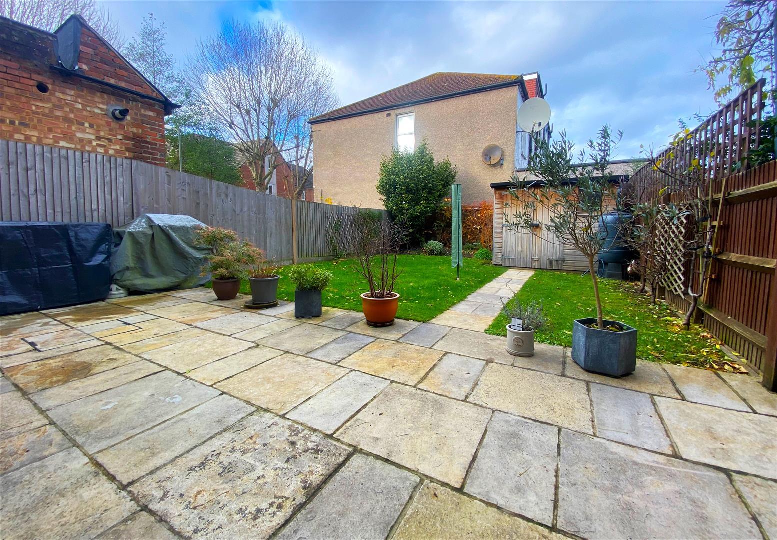 5 Bedroom Mid Terraced House For Sale In Devonshire Road Colliers Wood
