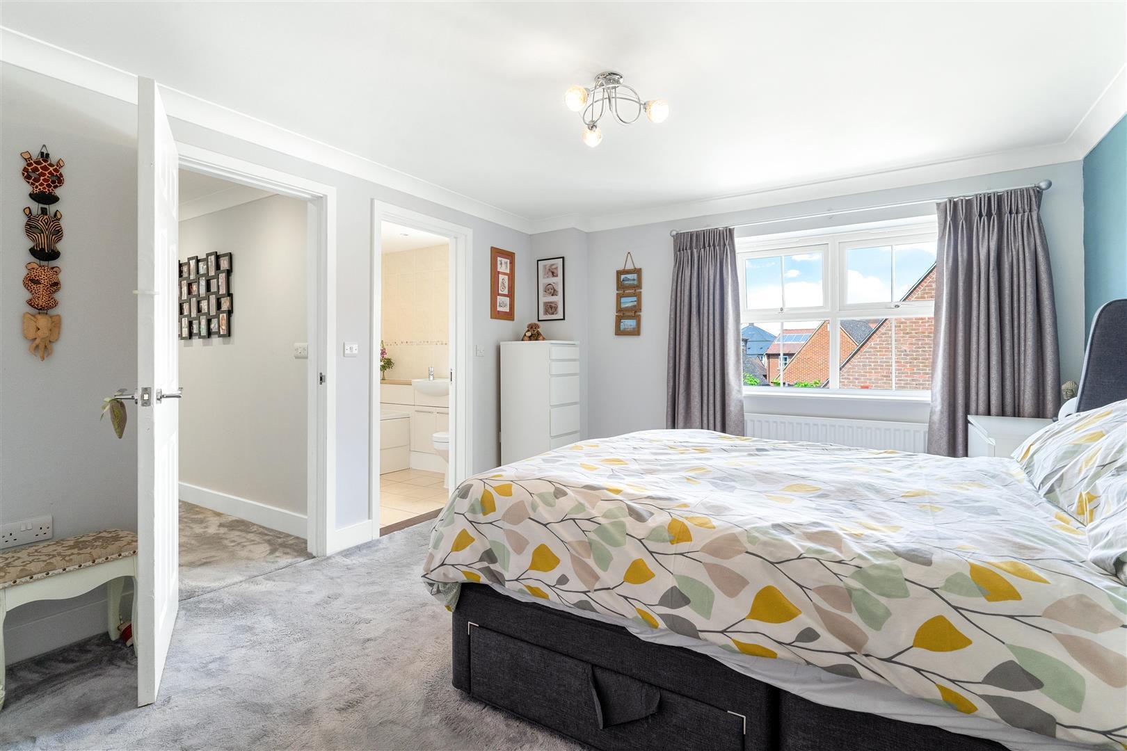 5 bedroom detached house for sale in Felstead Crescent, Stansted, CM24 ...