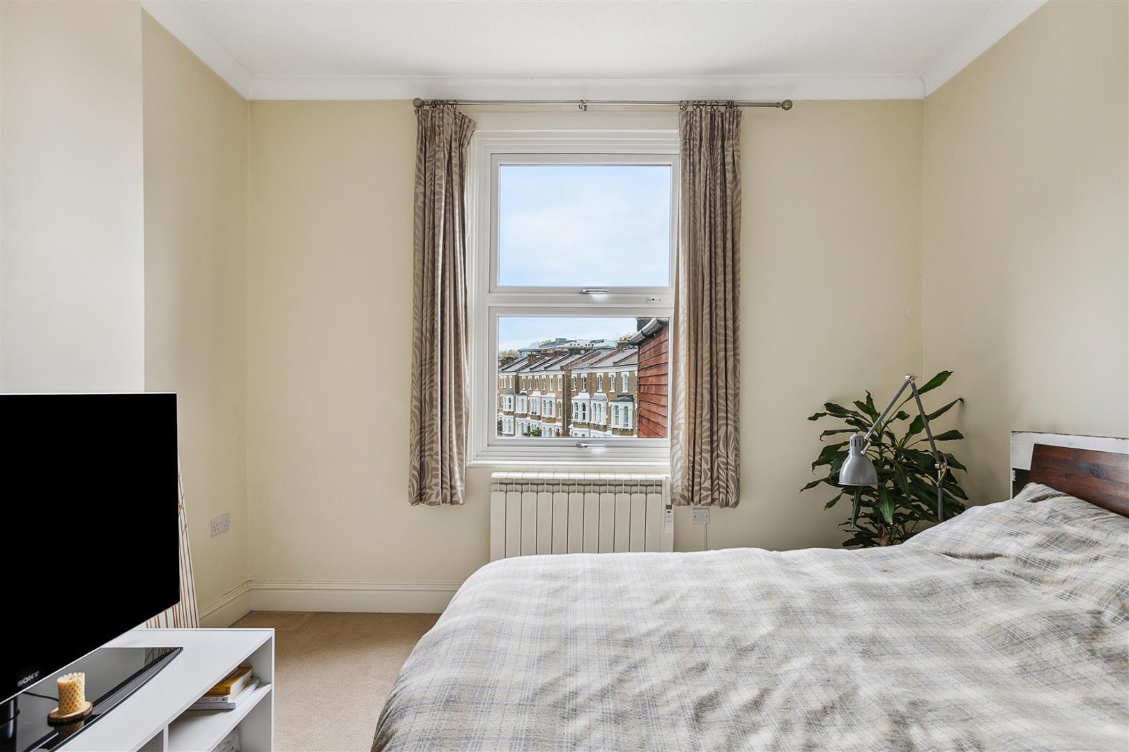2 bedroom flat for sale in Sutton Lane North, London, W4 | Whitman and Co