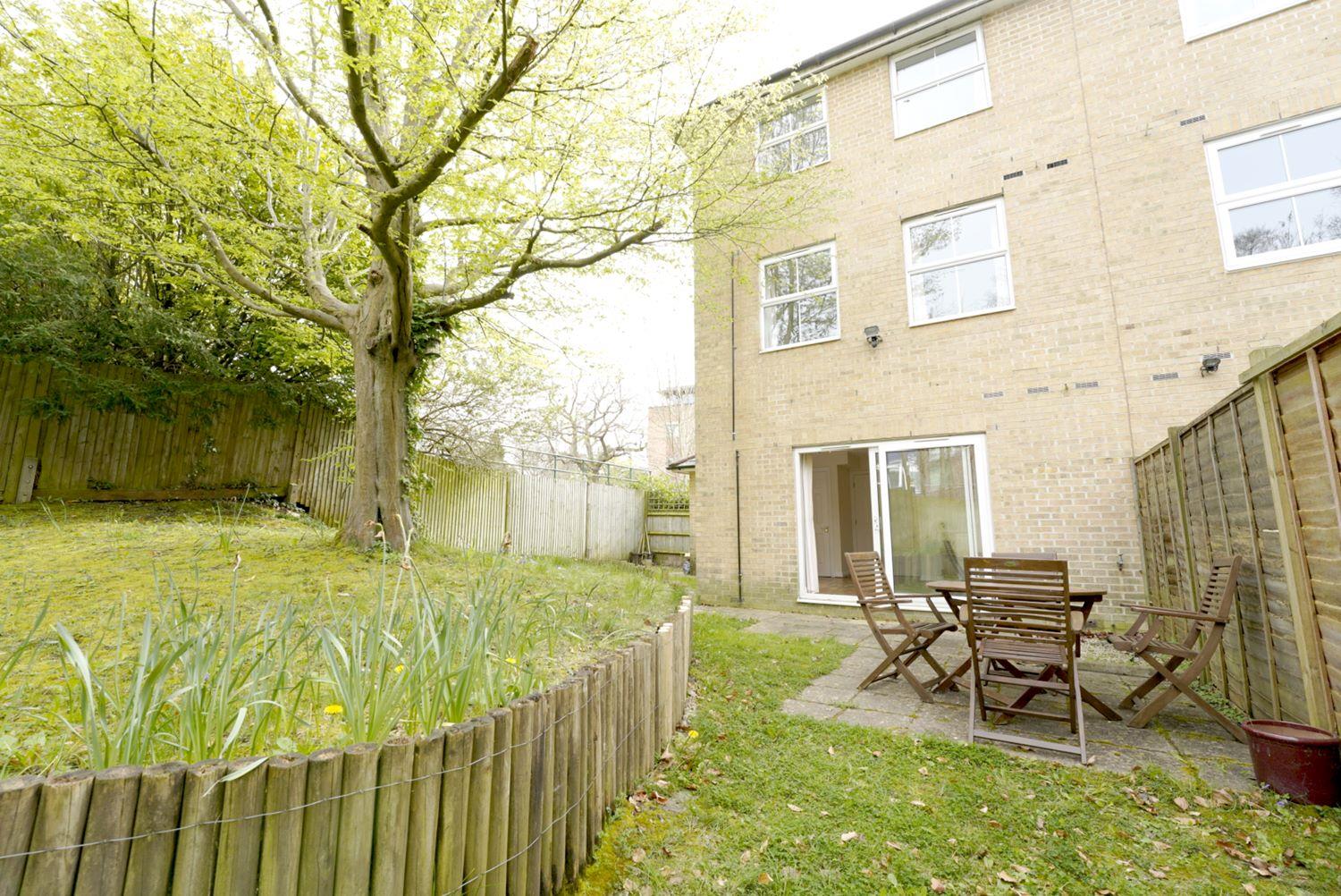 4 bedroom house to let in Chestnut Place, Sydenham, SE26 | Pedder