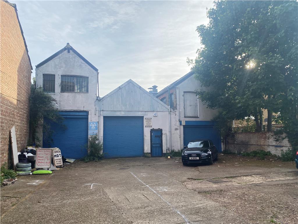 commercial property garage for sale in 86A South End, London, CR0 | Whozoo