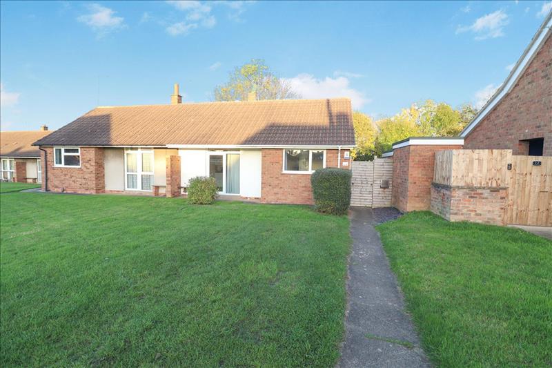 2 bedroom semi-detached bungalow for sale in Elizabeth Way, Higham ...
