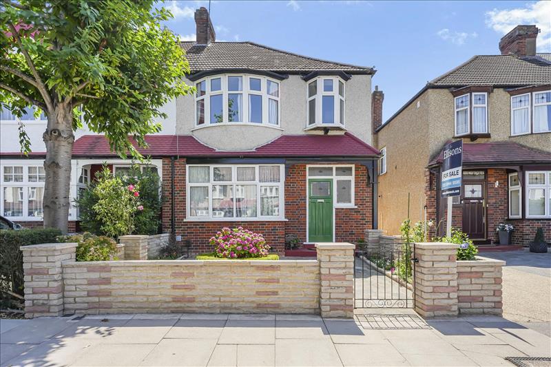 3 bedroom end of terrace house for sale in Crossway, Raynes Park, SW20 ...