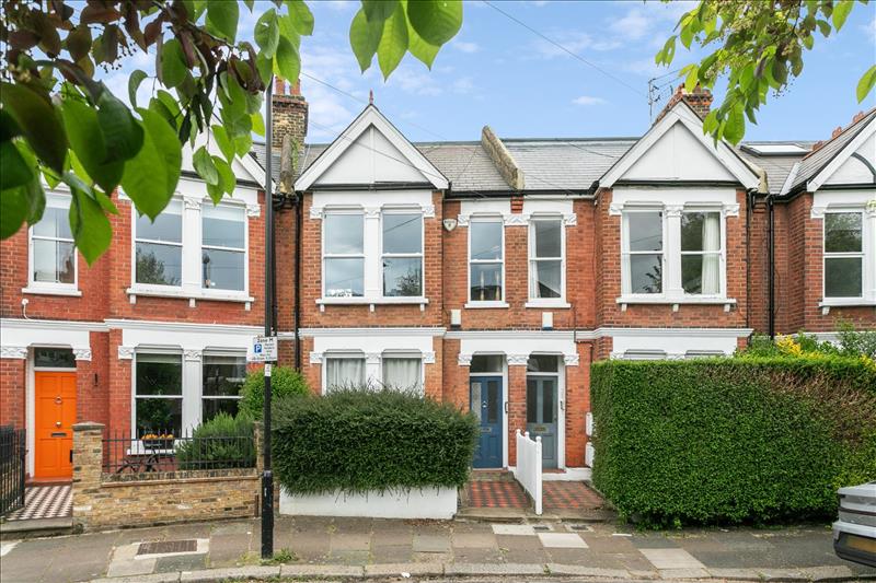2 bedroom flat for sale in Weston Road, London, W4 | Whitman and Co