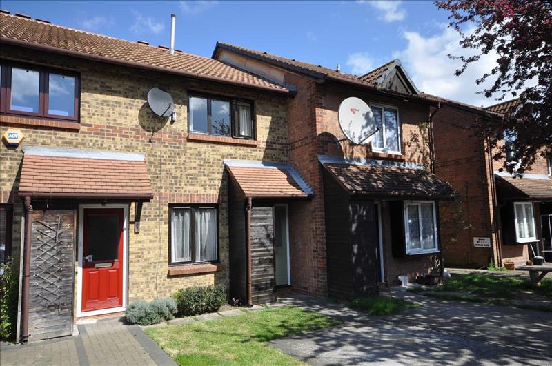 2 Bedroom Mid Terraced House To Let In Reynolds Close Colliers Wood