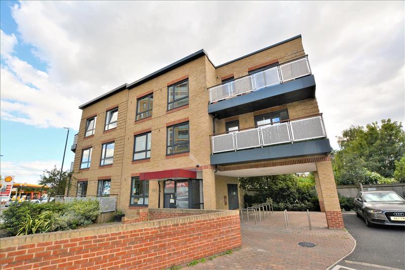 2 Bedroom Flat To Let In Christchurch Road Colliers Wood Sw19