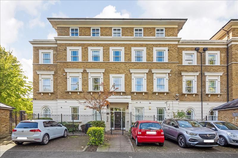 2 bedroom flat to let in Lewisham Way, London, SE4 | Pedder