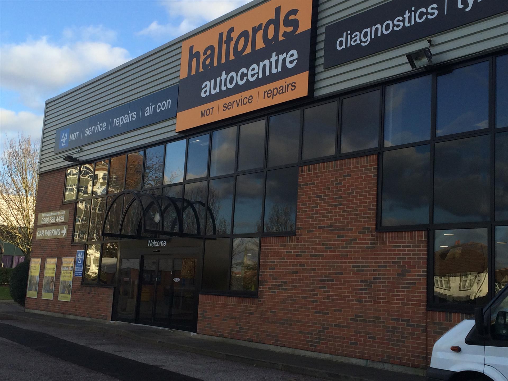 Croydon, Surrey | Halfords Autocentres Open on Stafford Road